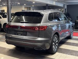 Grey Volkswagen Touareg 2023 in Riga, with an engine capacity of 3.00 L and mileage of 32 thousand km for 49990 €, photo 5 on AUTOMOTO.COM.LV