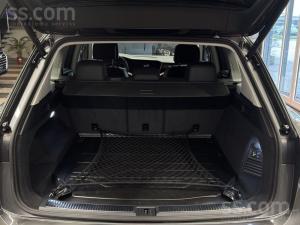 Grey Volkswagen Touareg 2023 in Riga, with an engine capacity of 3.00 L and mileage of 32 thousand km for 49990 €, photo 8 on AUTOMOTO.COM.LV