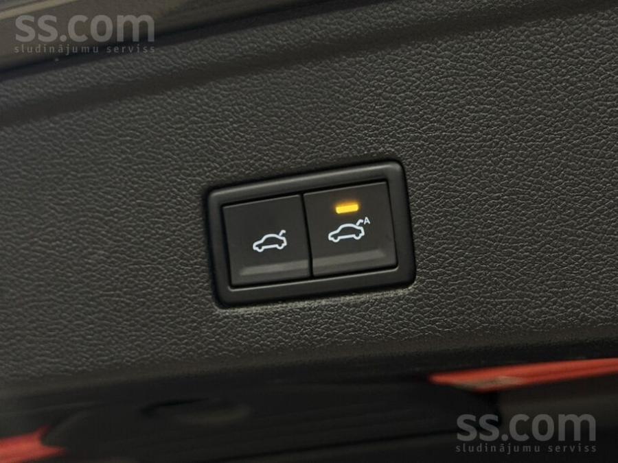 Grey Volkswagen Touareg 2023 in Riga, with an engine capacity of 3.00 L and mileage of 32 thousand km for 49990 €, photo 10 on AUTOMOTO.COM.LV