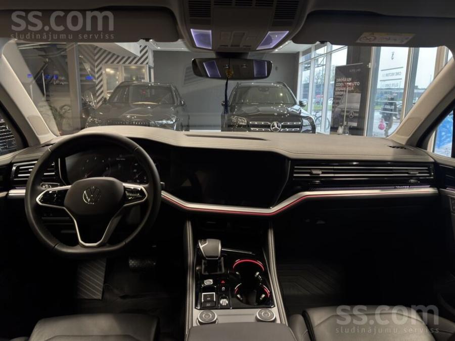 Grey Volkswagen Touareg 2023 in Riga, with an engine capacity of 3.00 L and mileage of 32 thousand km for 49990 €, photo 16 on AUTOMOTO.COM.LV