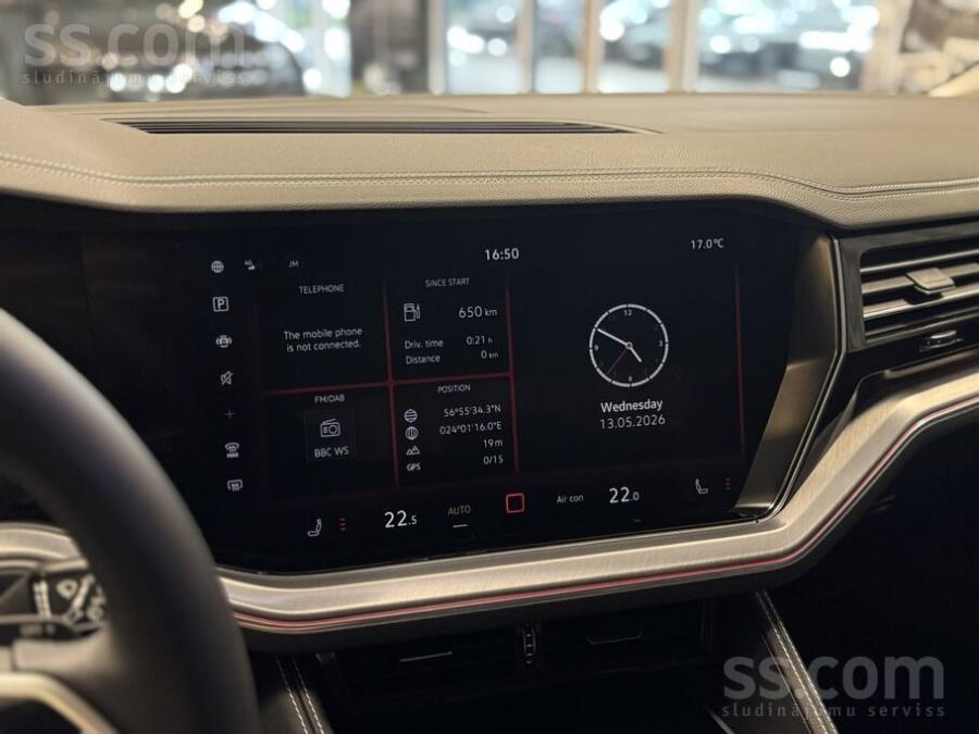 Grey Volkswagen Touareg 2023 in Riga, with an engine capacity of 3.00 L and mileage of 32 thousand km for 49990 €, photo 19 on AUTOMOTO.COM.LV
