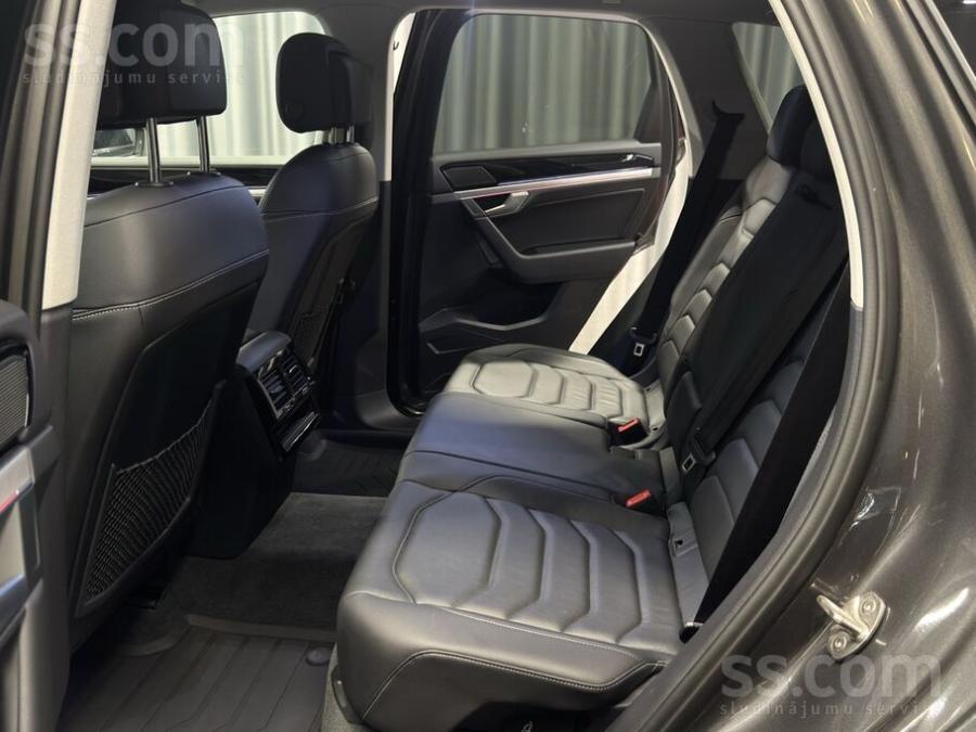 Grey Volkswagen Touareg 2023 in Riga, with an engine capacity of 3.00 L and mileage of 32 thousand km for 49990 €, photo 30 on AUTOMOTO.COM.LV
