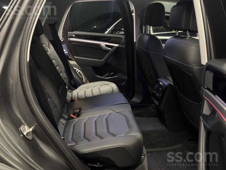 Grey Volkswagen Touareg 2023 in Riga, with an engine capacity of 3.00 L and mileage of 32 thousand km for 49990 €, photo 32 on AUTOMOTO.COM.LV