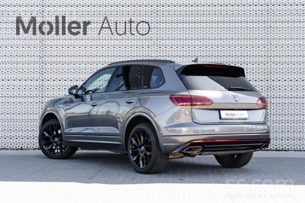 Pelēks Volkswagen Touareg 2023 Rīga, ar dzinēja tilpumu 3.00 L un nobraukumu 46 tūkst. km par 52450 €, foto 3 vietnē AUTOMOTO.COM.LV