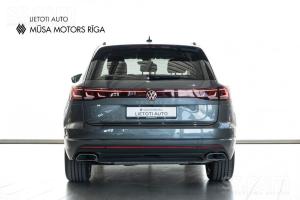 Pelēks Volkswagen Touareg 2023 Rīga, ar dzinēja tilpumu 3.00 L un nobraukumu 33 tūkst. km par 49500 €, foto 5 vietnē AUTOMOTO.COM.LV