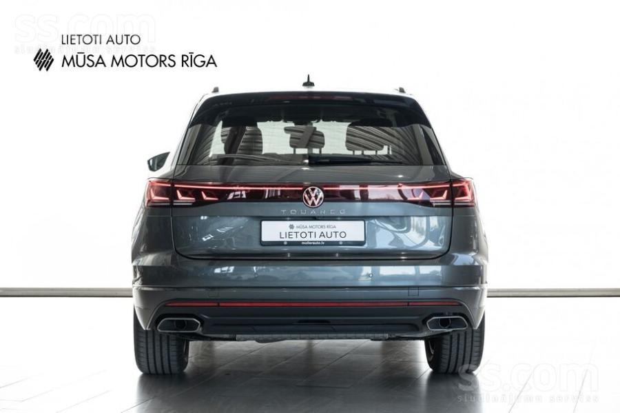 Pelēks Volkswagen Touareg 2023 Rīga, ar dzinēja tilpumu 3.00 L un nobraukumu 33 tūkst. km par 49500 €, foto 5 vietnē AUTOMOTO.COM.LV