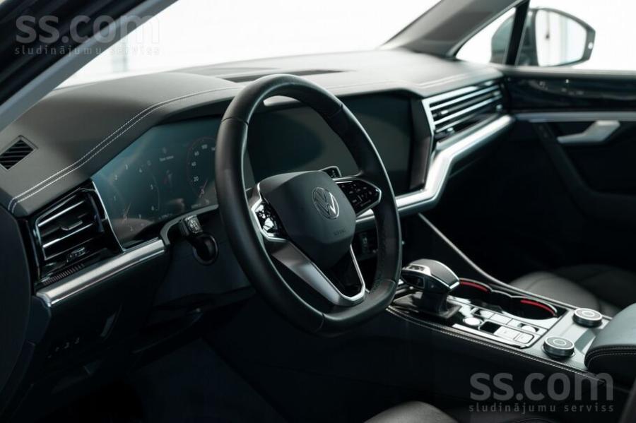 Pelēks Volkswagen Touareg 2023 Rīga, ar dzinēja tilpumu 3.00 L un nobraukumu 33 tūkst. km par 49500 €, foto 6 vietnē AUTOMOTO.COM.LV