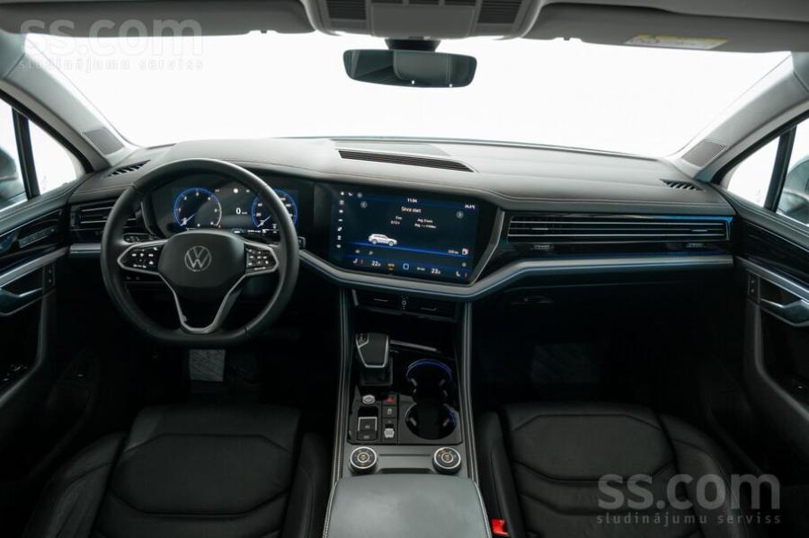 Pelēks Volkswagen Touareg 2023 Rīga, ar dzinēja tilpumu 3.00 L un nobraukumu 33 tūkst. km par 49500 €, foto 7 vietnē AUTOMOTO.COM.LV