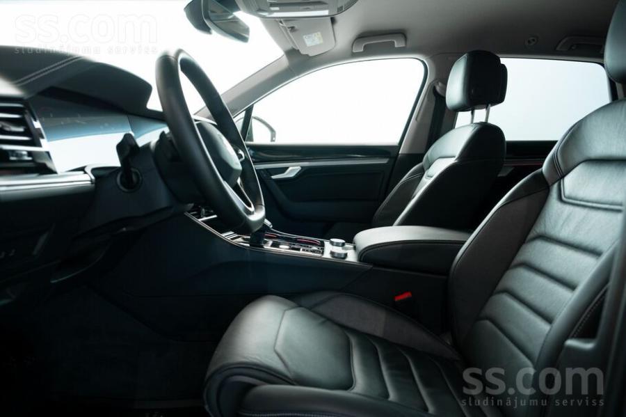 Pelēks Volkswagen Touareg 2023 Rīga, ar dzinēja tilpumu 3.00 L un nobraukumu 33 tūkst. km par 49500 €, foto 8 vietnē AUTOMOTO.COM.LV
