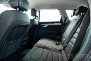Pelēks Volkswagen Touareg 2023 Rīga, ar dzinēja tilpumu 3.00 L un nobraukumu 33 tūkst. km par 49500 €, foto 9 vietnē AUTOMOTO.COM.LV