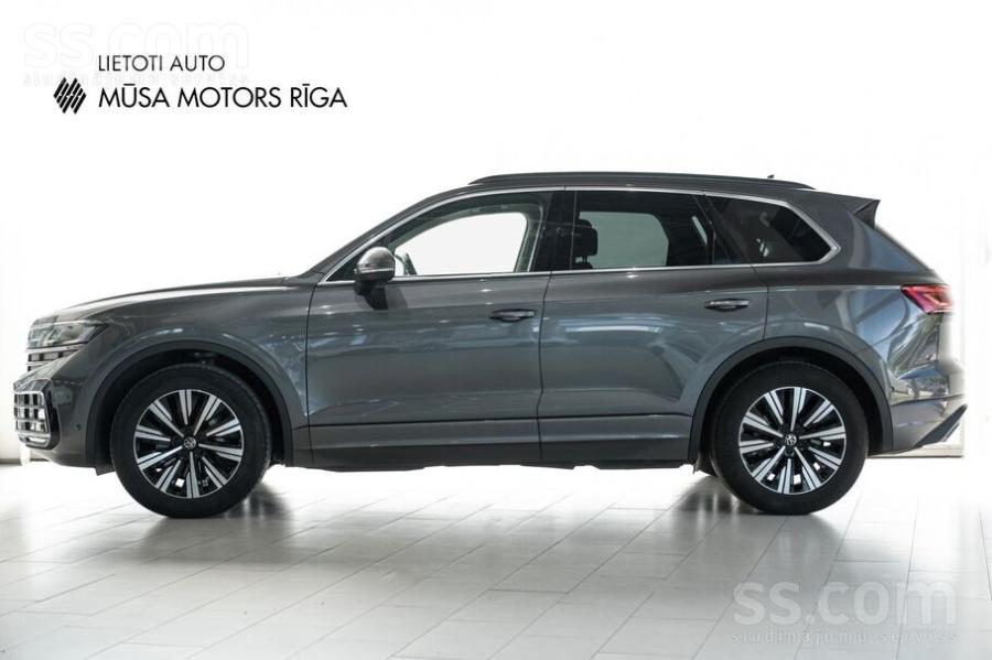 Pelēks Volkswagen Touareg 2023 Rīga, ar dzinēja tilpumu 3.00 L un nobraukumu 33 tūkst. km par 49500 €, foto 12 vietnē AUTOMOTO.COM.LV