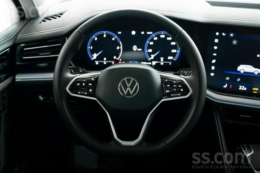 Pelēks Volkswagen Touareg 2023 Rīga, ar dzinēja tilpumu 3.00 L un nobraukumu 33 tūkst. km par 49500 €, foto 14 vietnē AUTOMOTO.COM.LV