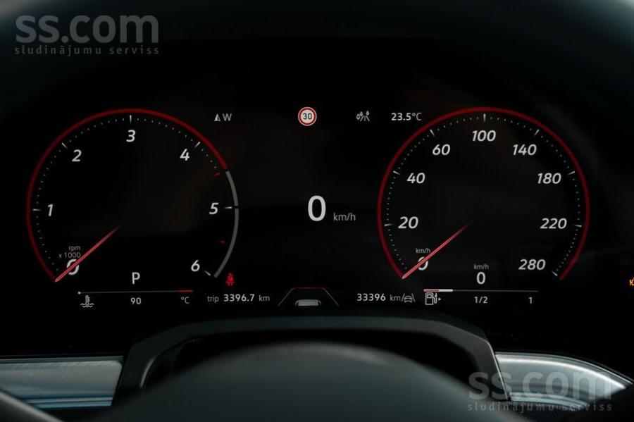 Pelēks Volkswagen Touareg 2023 Rīga, ar dzinēja tilpumu 3.00 L un nobraukumu 33 tūkst. km par 49500 €, foto 15 vietnē AUTOMOTO.COM.LV