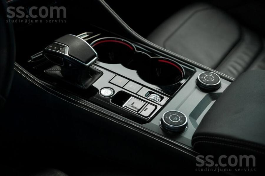 Pelēks Volkswagen Touareg 2023 Rīga, ar dzinēja tilpumu 3.00 L un nobraukumu 33 tūkst. km par 49500 €, foto 16 vietnē AUTOMOTO.COM.LV
