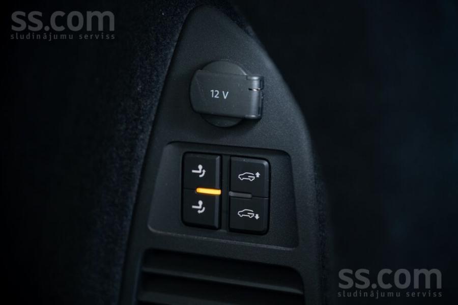 Pelēks Volkswagen Touareg 2023 Rīga, ar dzinēja tilpumu 3.00 L un nobraukumu 33 tūkst. km par 49500 €, foto 19 vietnē AUTOMOTO.COM.LV