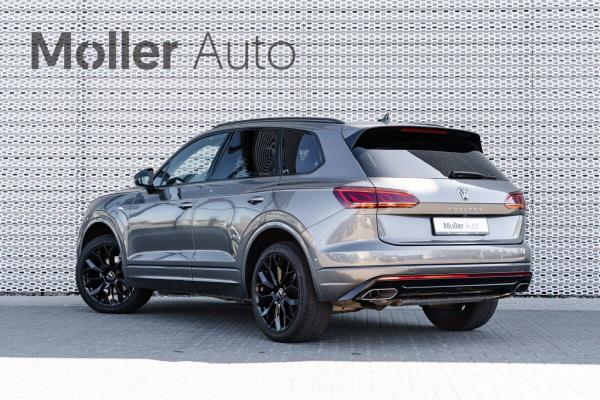 Grey Volkswagen Touareg 2023 in Marupe, with an engine capacity of 3.00 L and mileage of 46 thousand km for 51450 €, photo 3 on AUTOMOTO.COM.LV