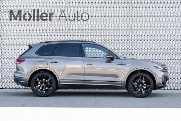 Grey Volkswagen Touareg 2023 in Marupe, with an engine capacity of 3.00 L and mileage of 46 thousand km for 51450 €, photo 6 on AUTOMOTO.COM.LV