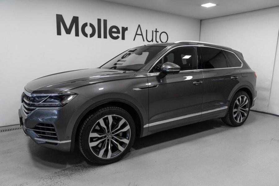 Pelēks Volkswagen Touareg 2023 Viļņa, ar dzinēja tilpumu 3.00 L un nobraukumu 101 tūkst. km par 46900 €, foto 6 vietnē AUTOMOTO.COM.LV