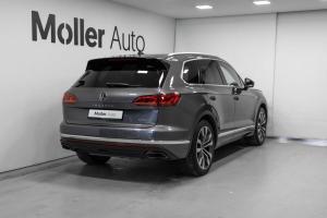 Pelēks Volkswagen Touareg 2023 Viļņa, ar dzinēja tilpumu 3.00 L un nobraukumu 101 tūkst. km par 46900 €, foto 7 vietnē AUTOMOTO.COM.LV