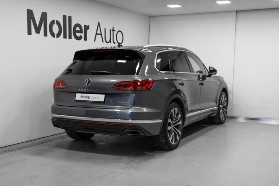 Pelēks Volkswagen Touareg 2023 Viļņa, ar dzinēja tilpumu 3.00 L un nobraukumu 101 tūkst. km par 46900 €, foto 7 vietnē AUTOMOTO.COM.LV