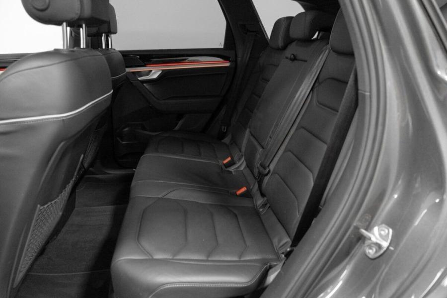 Pelēks Volkswagen Touareg 2023 Viļņa, ar dzinēja tilpumu 3.00 L un nobraukumu 101 tūkst. km par 46900 €, foto 10 vietnē AUTOMOTO.COM.LV