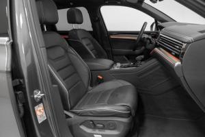 Pelēks Volkswagen Touareg 2023 Viļņa, ar dzinēja tilpumu 3.00 L un nobraukumu 101 tūkst. km par 46900 €, foto 11 vietnē AUTOMOTO.COM.LV
