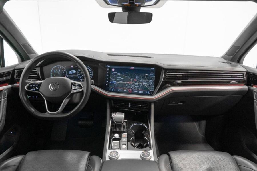 Pelēks Volkswagen Touareg 2023 Viļņa, ar dzinēja tilpumu 3.00 L un nobraukumu 101 tūkst. km par 46900 €, foto 13 vietnē AUTOMOTO.COM.LV