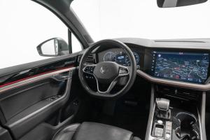 Pelēks Volkswagen Touareg 2023 Viļņa, ar dzinēja tilpumu 3.00 L un nobraukumu 101 tūkst. km par 46900 €, foto 14 vietnē AUTOMOTO.COM.LV