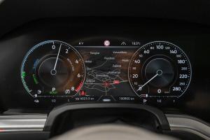 Pelēks Volkswagen Touareg 2023 Viļņa, ar dzinēja tilpumu 3.00 L un nobraukumu 101 tūkst. km par 46900 €, foto 18 vietnē AUTOMOTO.COM.LV