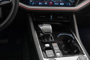 Pelēks Volkswagen Touareg 2023 Viļņa, ar dzinēja tilpumu 3.00 L un nobraukumu 101 tūkst. km par 46900 €, foto 26 vietnē AUTOMOTO.COM.LV