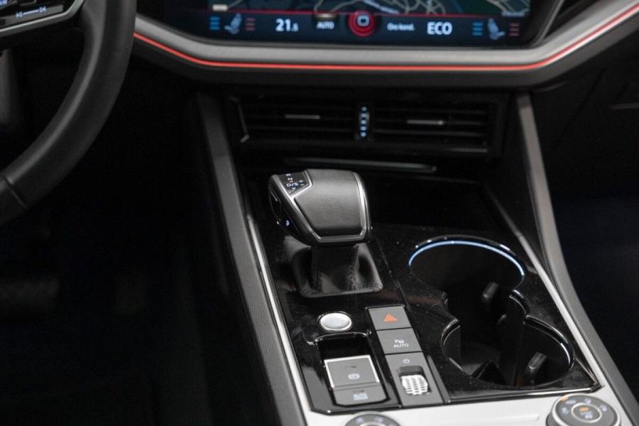 Pelēks Volkswagen Touareg 2023 Viļņa, ar dzinēja tilpumu 3.00 L un nobraukumu 101 tūkst. km par 46900 €, foto 26 vietnē AUTOMOTO.COM.LV