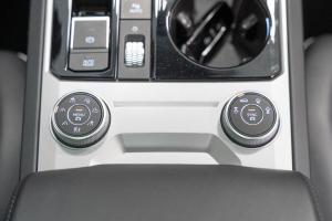 Pelēks Volkswagen Touareg 2023 Viļņa, ar dzinēja tilpumu 3.00 L un nobraukumu 101 tūkst. km par 46900 €, foto 27 vietnē AUTOMOTO.COM.LV