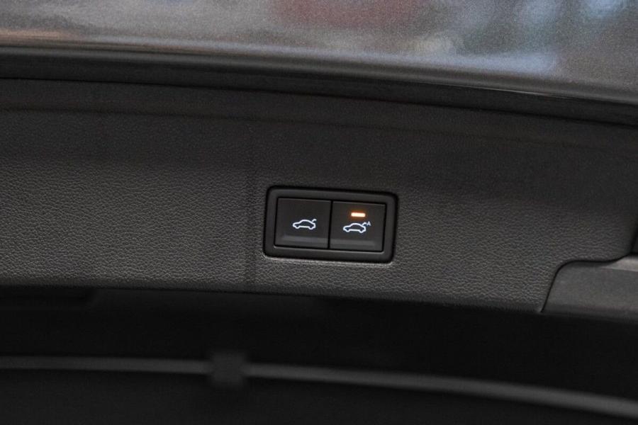 Pelēks Volkswagen Touareg 2023 Viļņa, ar dzinēja tilpumu 3.00 L un nobraukumu 101 tūkst. km par 46900 €, foto 31 vietnē AUTOMOTO.COM.LV