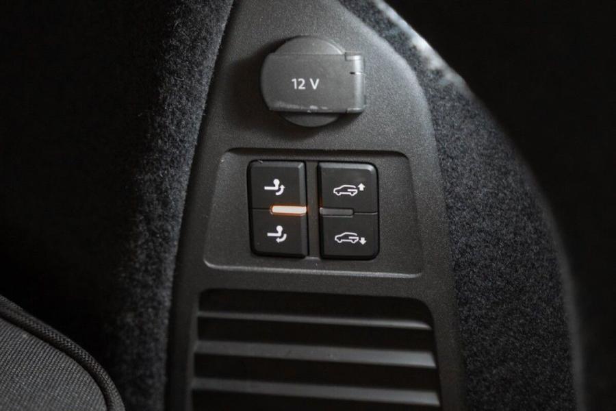 Pelēks Volkswagen Touareg 2023 Viļņa, ar dzinēja tilpumu 3.00 L un nobraukumu 101 tūkst. km par 46900 €, foto 32 vietnē AUTOMOTO.COM.LV