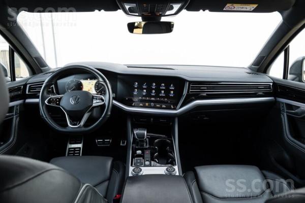 Pelēks Volkswagen Touareg 2023 Rīga, ar dzinēja tilpumu 3.00 L un nobraukumu 129 tūkst. km par 44900 €, foto 10 vietnē AUTOMOTO.COM.LV