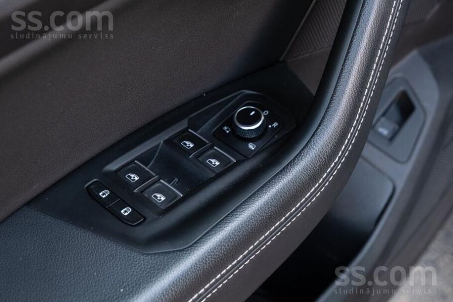 Grey Volkswagen Touareg 2023 in Riga, with an engine capacity of 3.00 L and mileage of 129 thousand km for 44900 €, photo 13 on AUTOMOTO.COM.LV