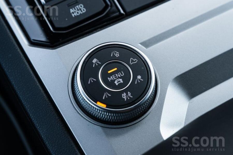Grey Volkswagen Touareg 2023 in Riga, with an engine capacity of 3.00 L and mileage of 129 thousand km for 44900 €, photo 25 on AUTOMOTO.COM.LV