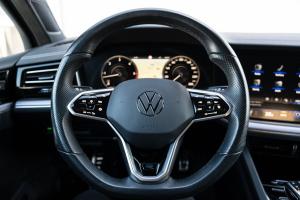 Grey Volkswagen Touareg 2023 in Riga, with an engine capacity of 3.00 L and mileage of 129 thousand km for 44900 €, photo 17 on AUTOMOTO.COM.LV