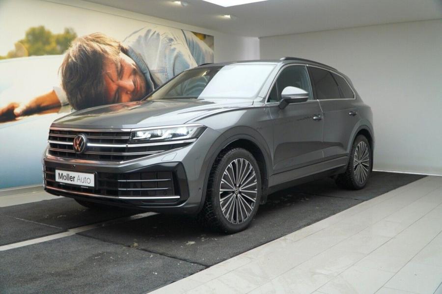 Pelēks Volkswagen Touareg 2024 Peetri, ar dzinēja tilpumu 3.00 L un nobraukumu 0 tūkst. km par 62900 €, foto 4 vietnē AUTOMOTO.COM.LV
