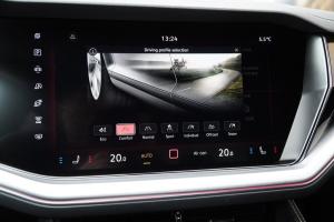 Pelēks Volkswagen Touareg 2024 Peetri, ar dzinēja tilpumu 3.00 L un nobraukumu 0 tūkst. km par 62900 €, foto 15 vietnē AUTOMOTO.COM.LV