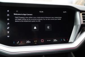 Pelēks Volkswagen Touareg 2024 Peetri, ar dzinēja tilpumu 3.00 L un nobraukumu 0 tūkst. km par 62900 €, foto 16 vietnē AUTOMOTO.COM.LV