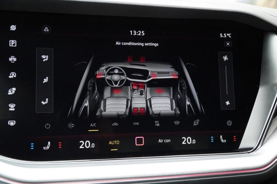 Pelēks Volkswagen Touareg 2024 Peetri, ar dzinēja tilpumu 3.00 L un nobraukumu 0 tūkst. km par 62900 €, foto 18 vietnē AUTOMOTO.COM.LV
