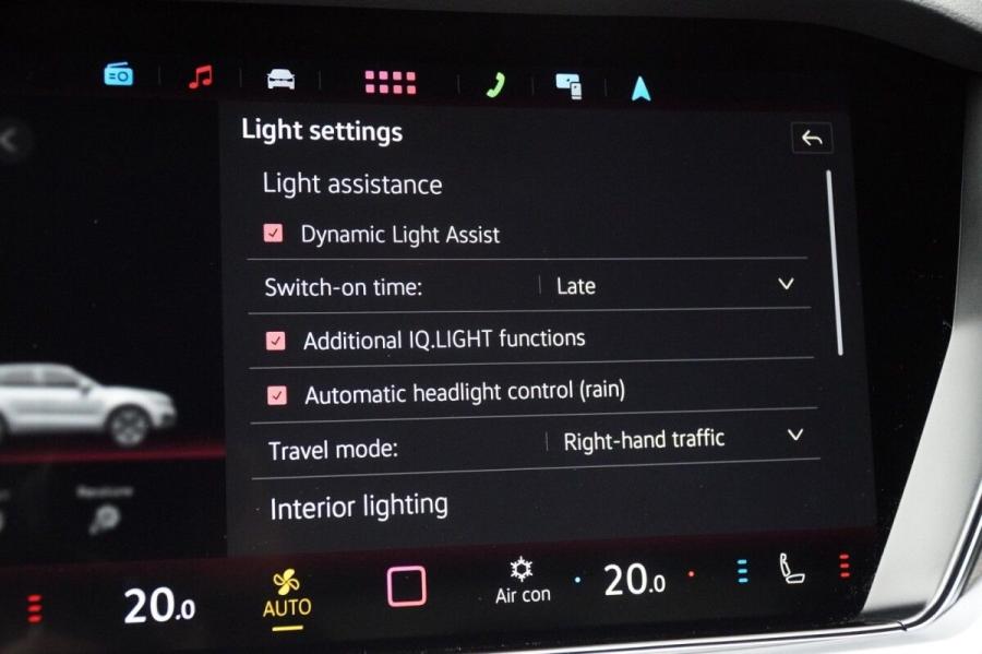Pelēks Volkswagen Touareg 2024 Peetri, ar dzinēja tilpumu 3.00 L un nobraukumu 0 tūkst. km par 62900 €, foto 21 vietnē AUTOMOTO.COM.LV