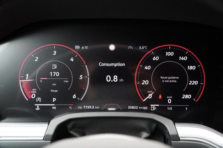 Pelēks Volkswagen Touareg 2024 Peetri, ar dzinēja tilpumu 3.00 L un nobraukumu 0 tūkst. km par 62900 €, foto 24 vietnē AUTOMOTO.COM.LV