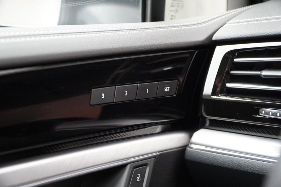 Pelēks Volkswagen Touareg 2024 Peetri, ar dzinēja tilpumu 3.00 L un nobraukumu 0 tūkst. km par 62900 €, foto 26 vietnē AUTOMOTO.COM.LV