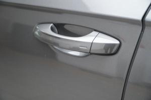 Pelēks Volkswagen Touareg 2024 Peetri, ar dzinēja tilpumu 3.00 L un nobraukumu 0 tūkst. km par 62900 €, foto 31 vietnē AUTOMOTO.COM.LV