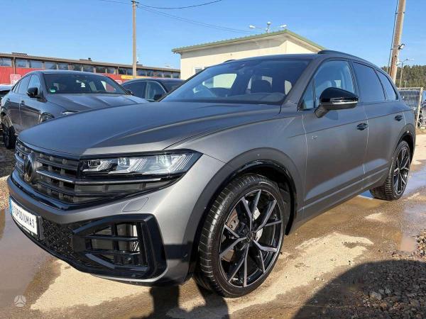 Grey Volkswagen Touareg 2024 in Vilnius, with an engine capacity of 3.00 L and mileage of 1 thousand km for 67990 €, photo 1 on AUTOMOTO.COM.LV