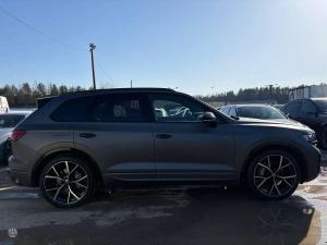 Grey Volkswagen Touareg 2024 in Vilnius, with an engine capacity of 3.00 L and mileage of 1 thousand km for 67990 €, photo 7 on AUTOMOTO.COM.LV