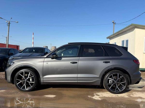 Grey Volkswagen Touareg 2024 in Vilnius, with an engine capacity of 3.00 L and mileage of 1 thousand km for 67990 €, photo 7 on AUTOMOTO.COM.LV