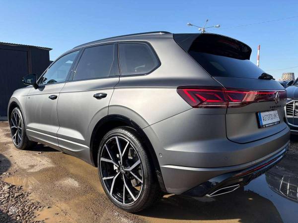 Grey Volkswagen Touareg 2024 in Vilnius, with an engine capacity of 3.00 L and mileage of 1 thousand km for 67990 €, photo 9 on AUTOMOTO.COM.LV